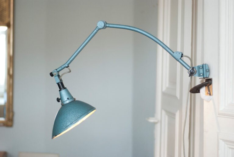 Midgard rare old jointed lamp in blue hammertone - Fiat Lux Berlin